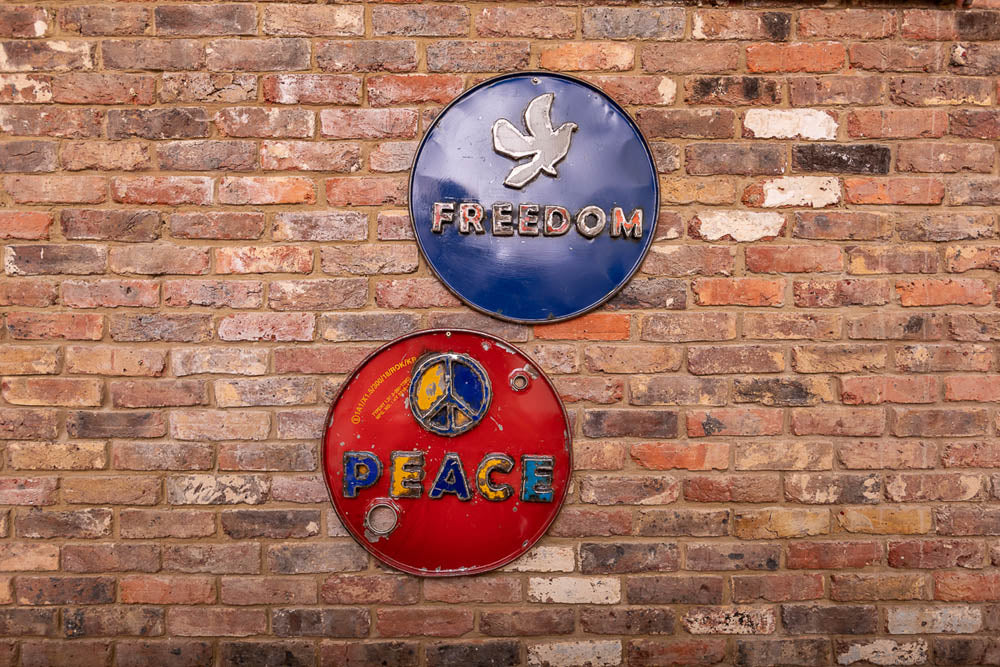 Ø56cm Peace Embossed Sign, Recycled Metal Signage – LivingZtyle.com
